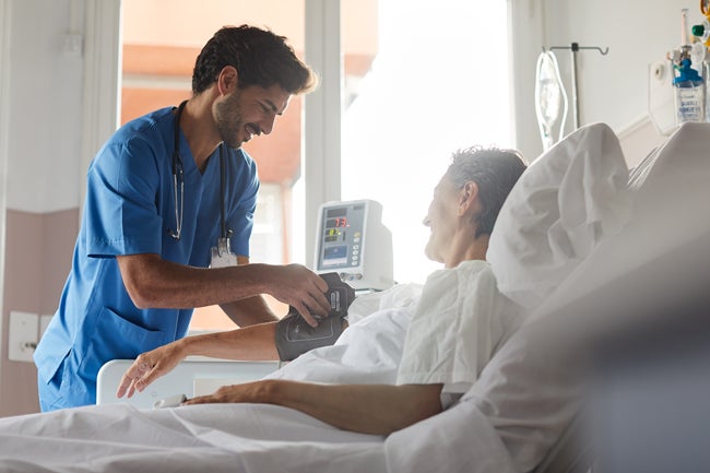 How to Become a Flight Nurse