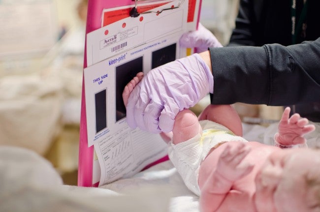 How to Become a Neonatal Nurse